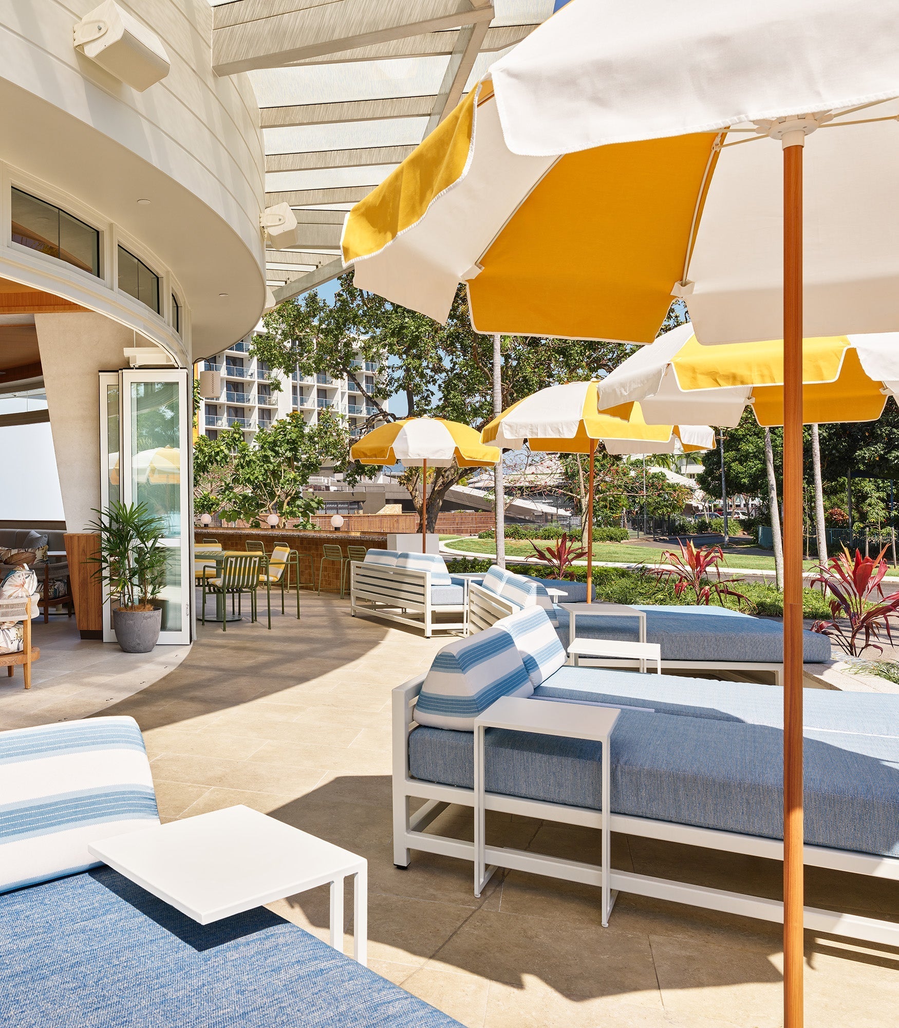 The Calypso Club, Cairns – Basil Bangs