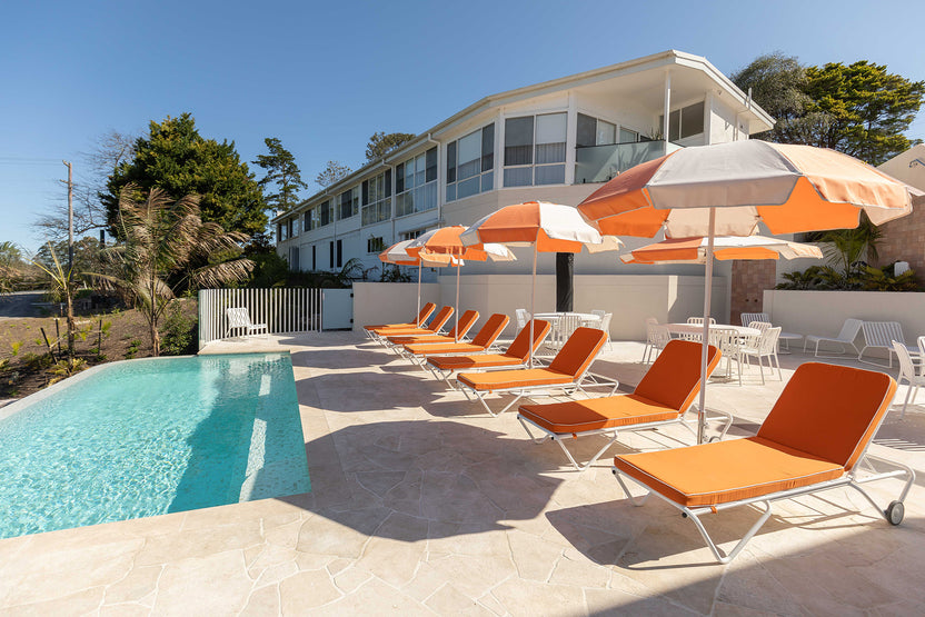 The Berry View Hotel – Basil Bangs